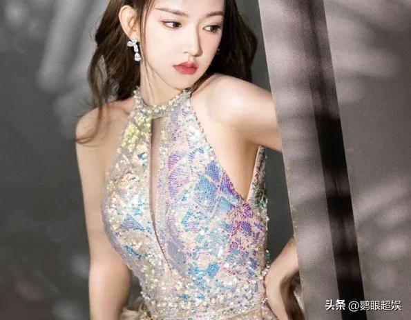 Cheng Xiaoren's beautiful Yu Ji flashing streamer skirt photo, she has a really good figure - iMedia