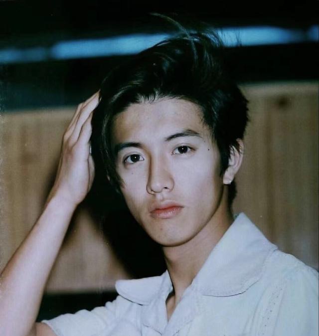 A recent photo of Kimura Takuya's family of four, the two daughters are beautiful, and the state ...