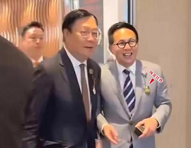 56-year-old Li Zekai rarely attends an event, and the pure gold pendant ...