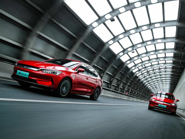How does BYD's DM-i system achieve cornering overtaking for Toyota ...