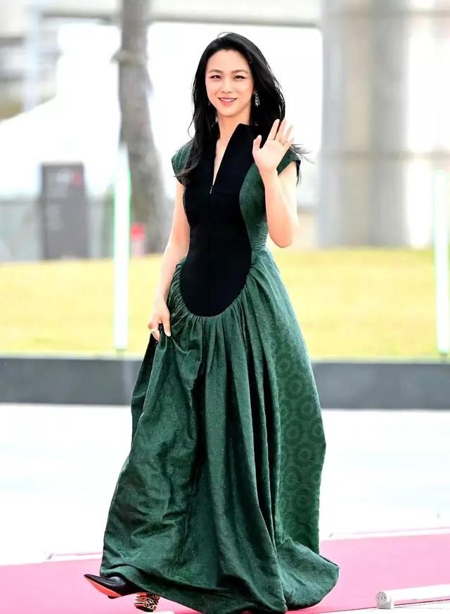 Tang Wei's outstanding performance at the 59th Baeksang Arts Awards ...