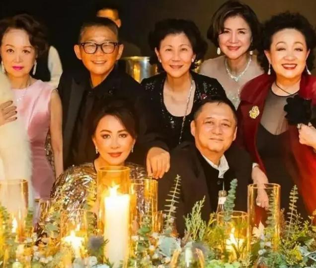 He Chaoqiong's best friend Yu Teng rarely showed up, but He Chaoqiong did not. The two have ...