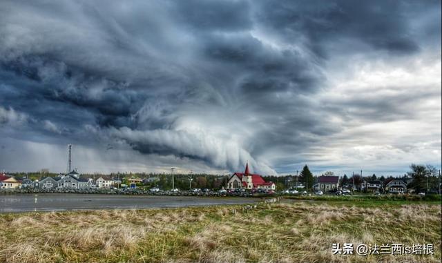 "Tsunami cloud" swept half of the sky, like a 100-meter-high wave, is ...