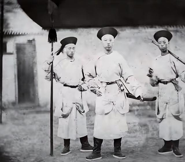 Photos from the late Qing Dynasty: maids of Chuxiu Palace, flower boats ...
