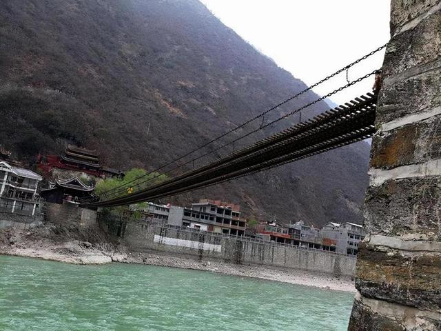 How was the Luding Bridge built three hundred years ago?Why are the 13 ...