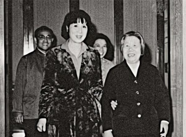In 2008, Zhang Lingfu's widow, Wang Yuling, hosted a birthday banquet ...