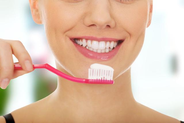 Not brushing your teeth well may increase your risk of dementia? - iMedia