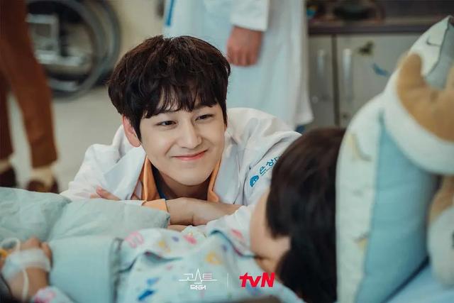 Kim Bum's role as Go Seung-joo in the Korean drama "Doctor Ghost" is a ...