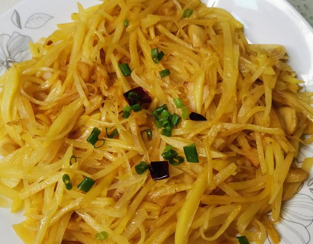 Homemade hot and sour potato shreds, simple to prepare, but the taste ...