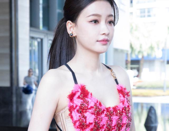 The actress of "Spring Sunshine" put on a cheongsam, Sun Yi was ...