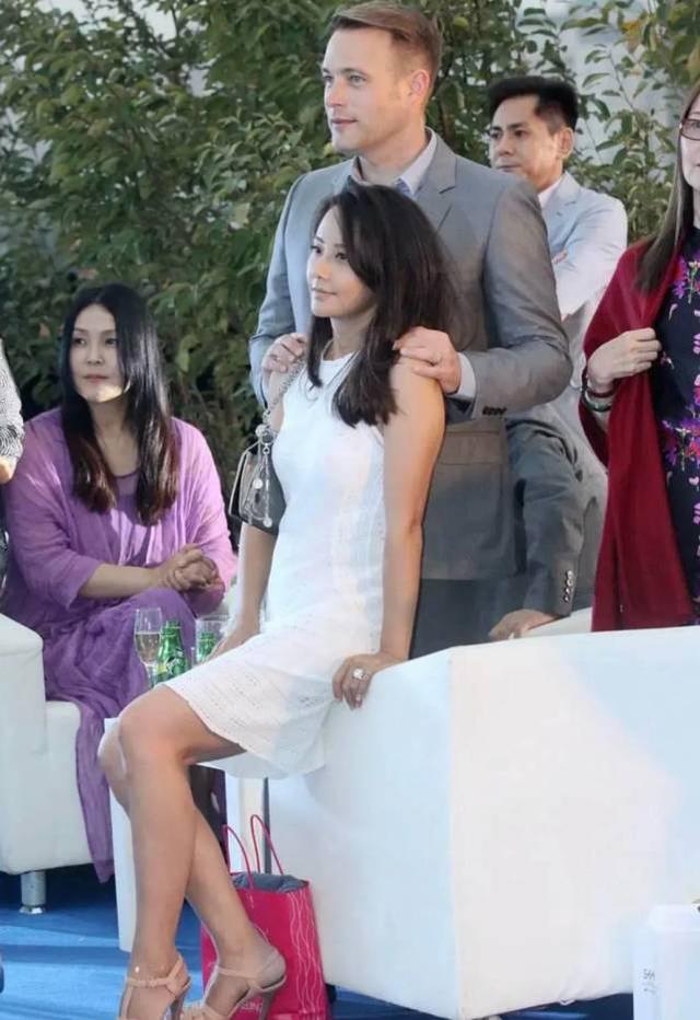 Ma Yashu and her second married foreign husband showed up, wearing ...