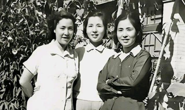 The legendary "Three Fan Sisters" in Shanxi, Chahar and Hebei, the ...