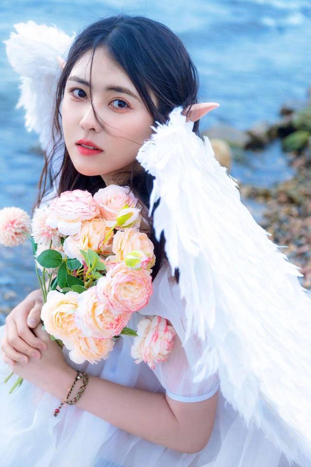 Multi-faceted Li Yixuan's new mid-autumn look - iMedia