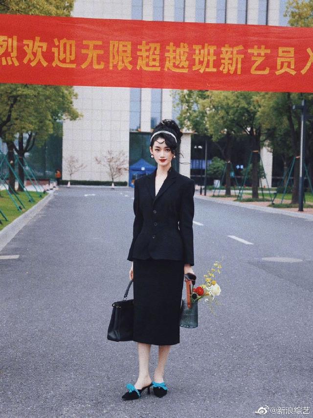 Shanghai actress Guo Xiaoting has a perfect Hong Kong style!Curly hair ...