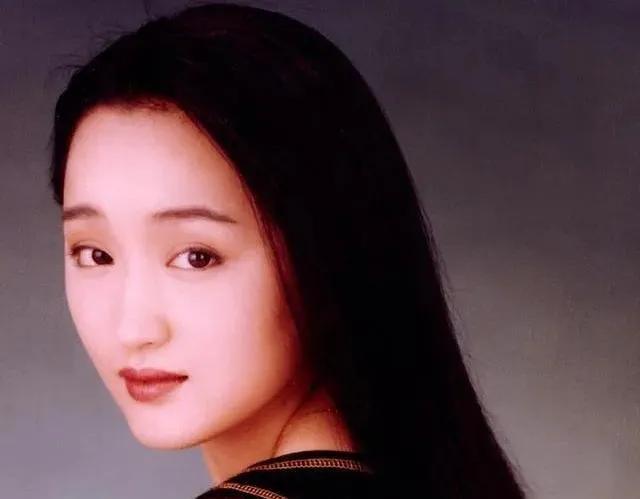 "Queen of Sweet Songs" Yang Yuying, still sweet at the age of 51 ...