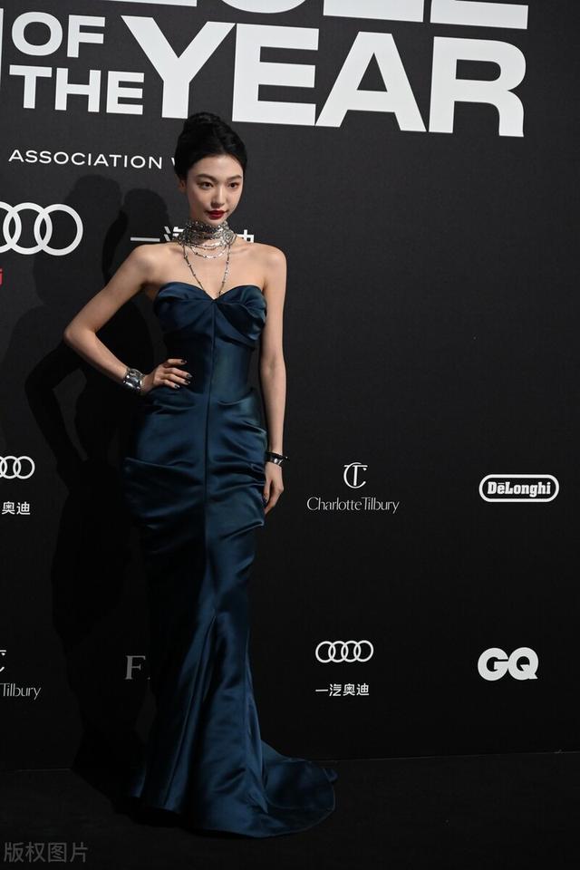 Yi Mengling attended the red carpet of the 2022GQ Grand Ceremony - iMedia