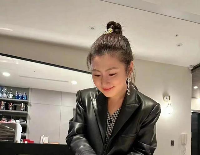 Congratulations to Miss Selina for officially announcing her pregnancy ...