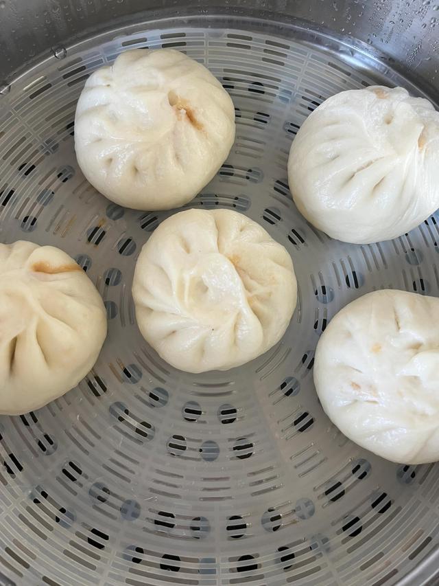 White and fat, soft buns - iMedia