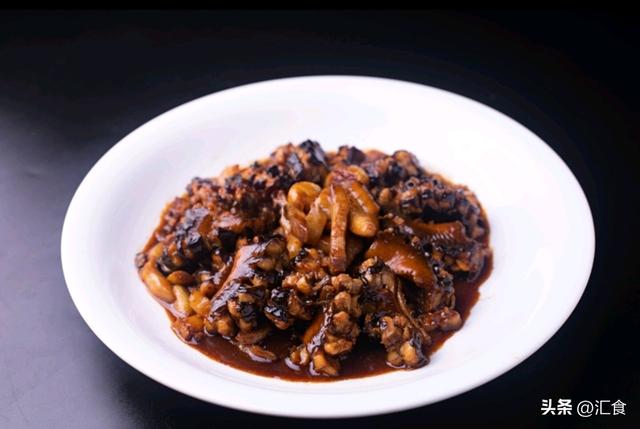 Pickled Eel Bowl, Hairy Crab with Tiger Pepper Sauce, Bean Curd Stick ...