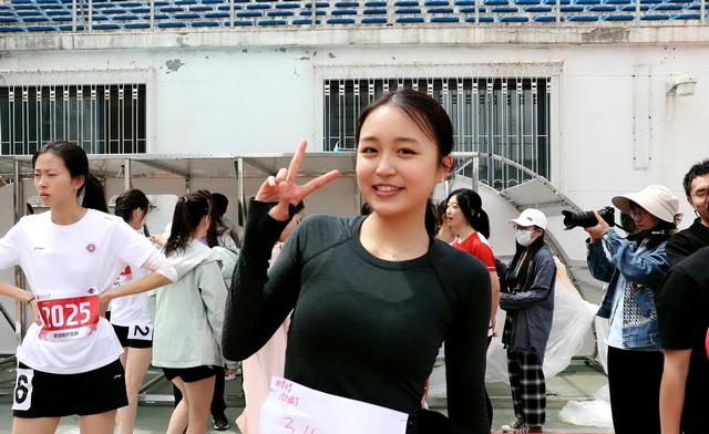The figure skating goddess Zhu Yibei won the gold medal, and her ...