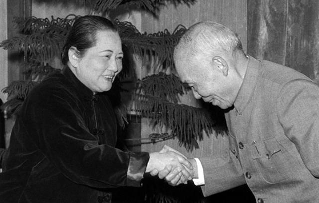 After Li Zongren returned to China in 1965: He specially came to ...