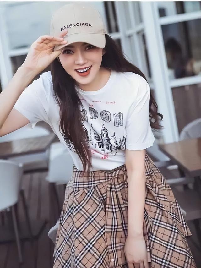 Yi Nengjing understands the "essence of age reduction" very well. The ...