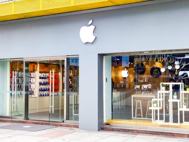 There are 42 directly-operated Apple stores and 10,000 Xiaomi Homes ...