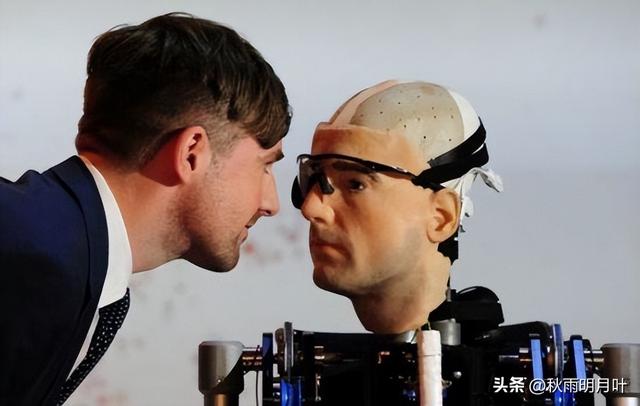 Humanoid intelligent robots that look like real ones are expected to be ...