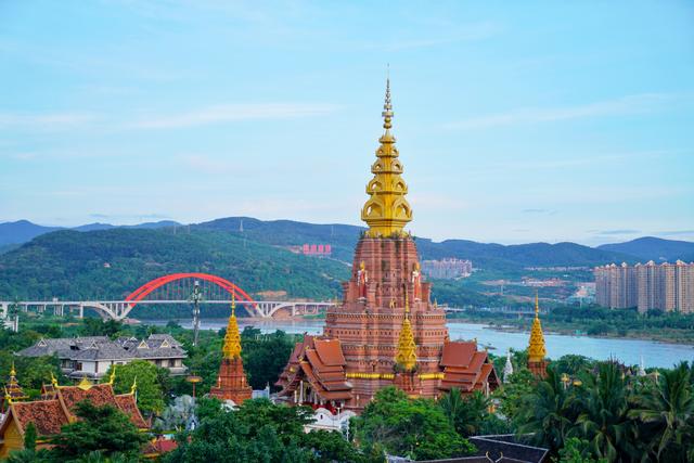 There is an exotic city in Yunnan. The four seasons are like summer ...