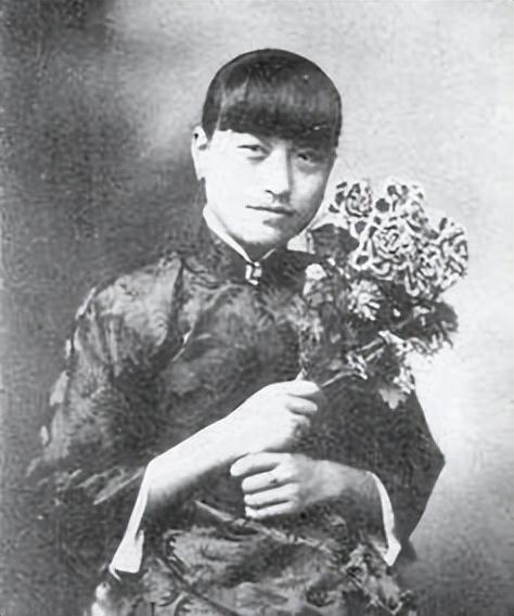 Yao Yecheng: I met Chiang Kai-shek in a brothel, but was abandoned ...