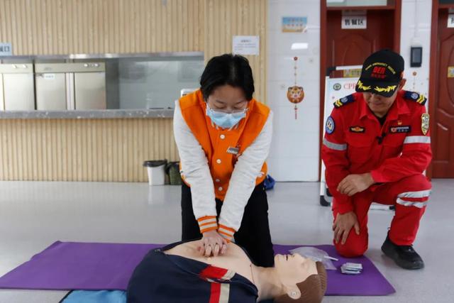 First aid common sense should be learned, it can save lives at critical ...