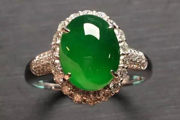 Is Imperial Green Jade an Emerald?What's the difference between the two ...