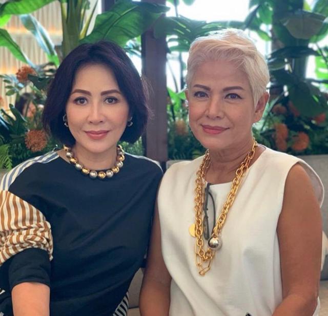 Carina Lau took a photo with her friends. After changing her hairstyle ...