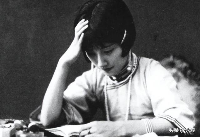 The poignant love story between Xu Zhimo and Lu Xiaoman, the romance begins and the tragedy ends ...