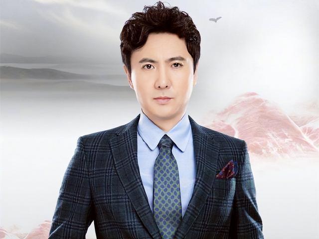 Shen Teng greeted fancy backstage at the Huabiao Awards and shook hands ...