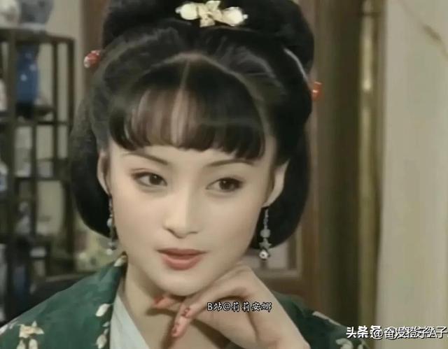 Mainland "Goddess of Ancient Costume" Jiang Qinqin, with invincible ...