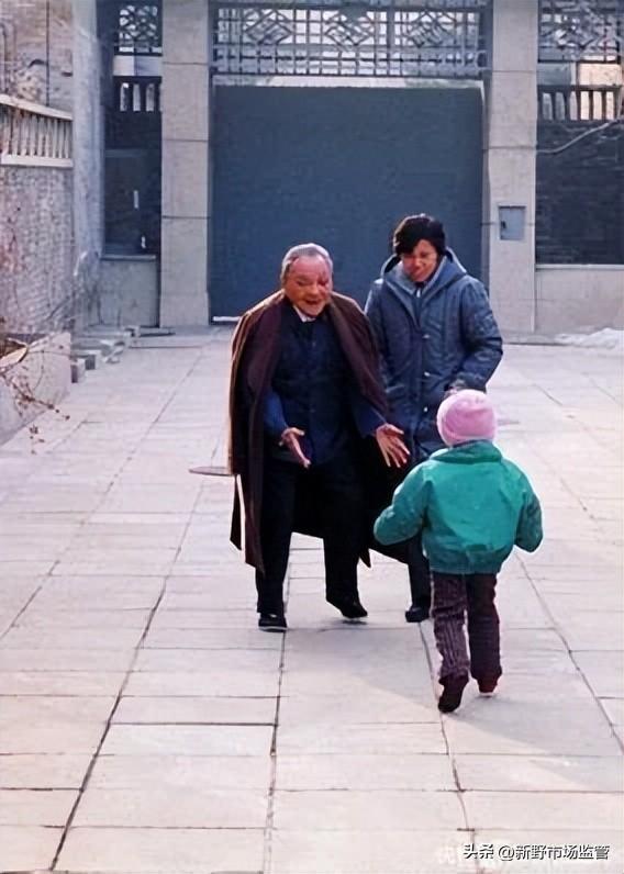 He is the only grandson of Deng Xiaoping. After graduating from Peking ...