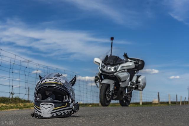 motorcycle vs car comparison - iMedia