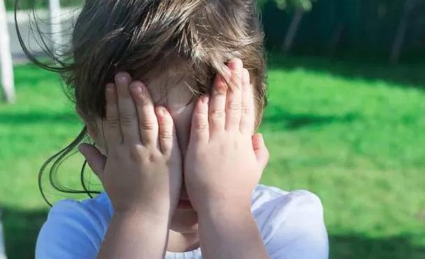 What should I do if my child is crying, timid and clingy?4 tips for ...