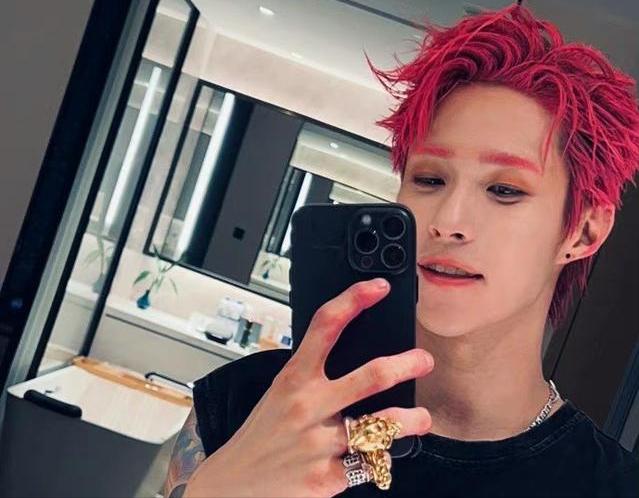 Yue Minghui was exposed to three beauties at a night party, the deity ...