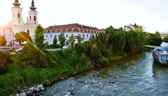 Steiermark is known as the "green heart", with a forest coverage of 52% ...