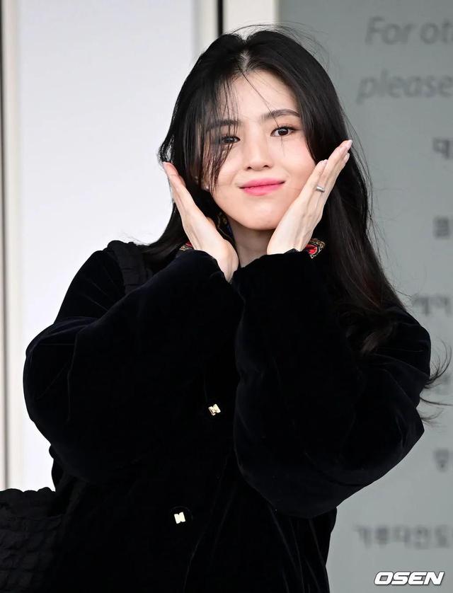 Han Suxi · The hair that is blown by the wind is beautiful - iMedia