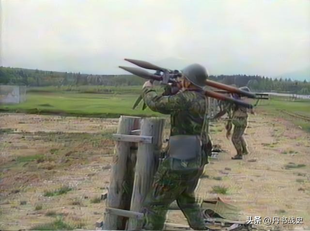 The joy of triple firepower, an individual weapon from Romania - iMedia
