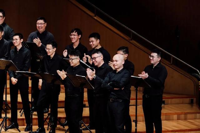 The Rainbow Choir recreates the Divine Comedy, dedicated to everyone ...