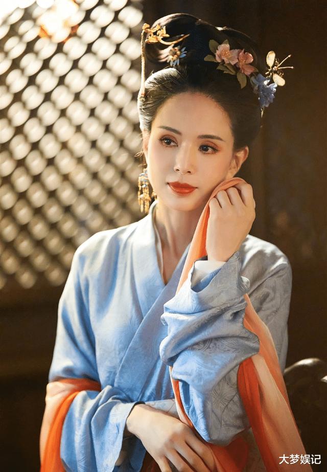 Li Ruotong played the little dragon girl again after 27 years!56-year ...