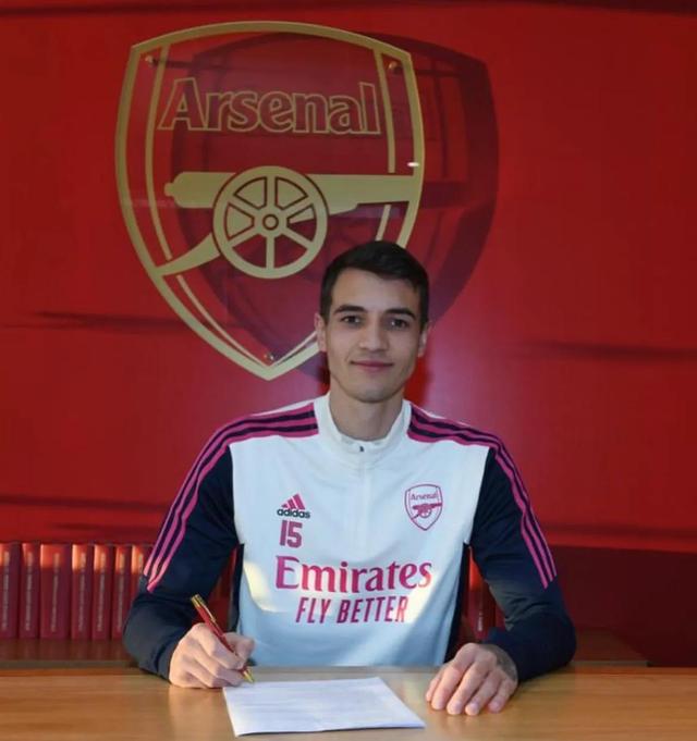 Arsenal player Kiviol's sweet "sibling love" - iMedia