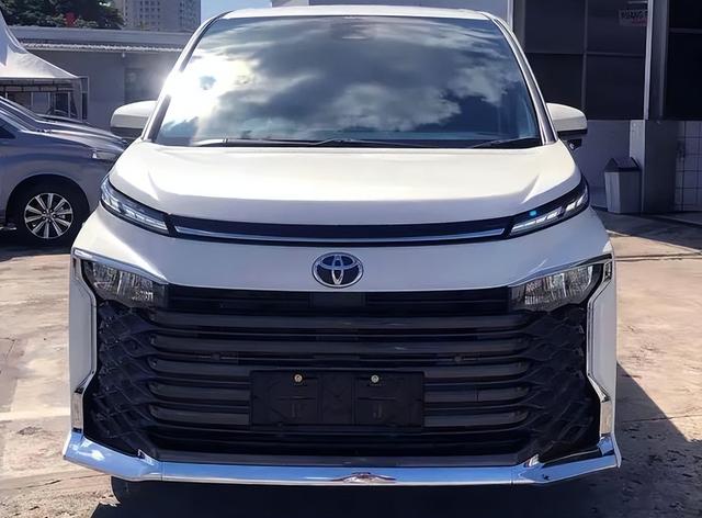 Toyota's low-priced MPV exposed, trendy and domineering, electric side ...