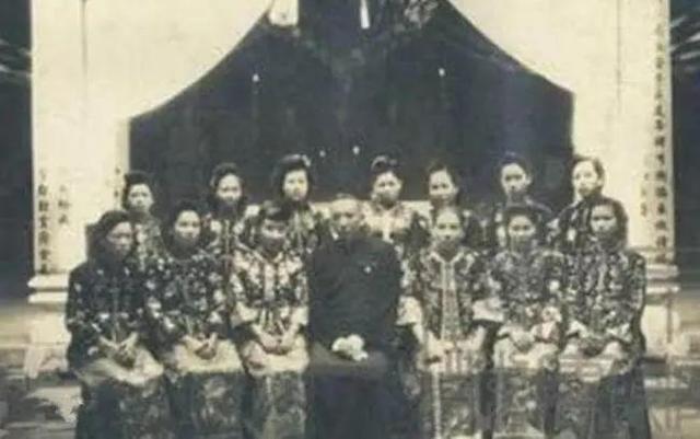Sichuan warlord Yang Sen: Married 12 wives and had 43 children, and ...