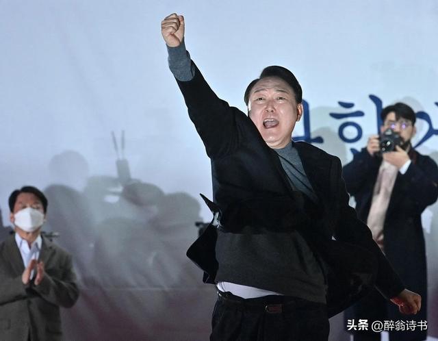 South Korean President Yoon Suk-yue, who jumped up and down ...