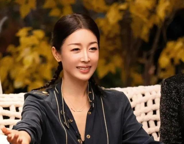 Singer Sun Yue posted a skiing video! 56-year-old Jiang Wenli rarely ...